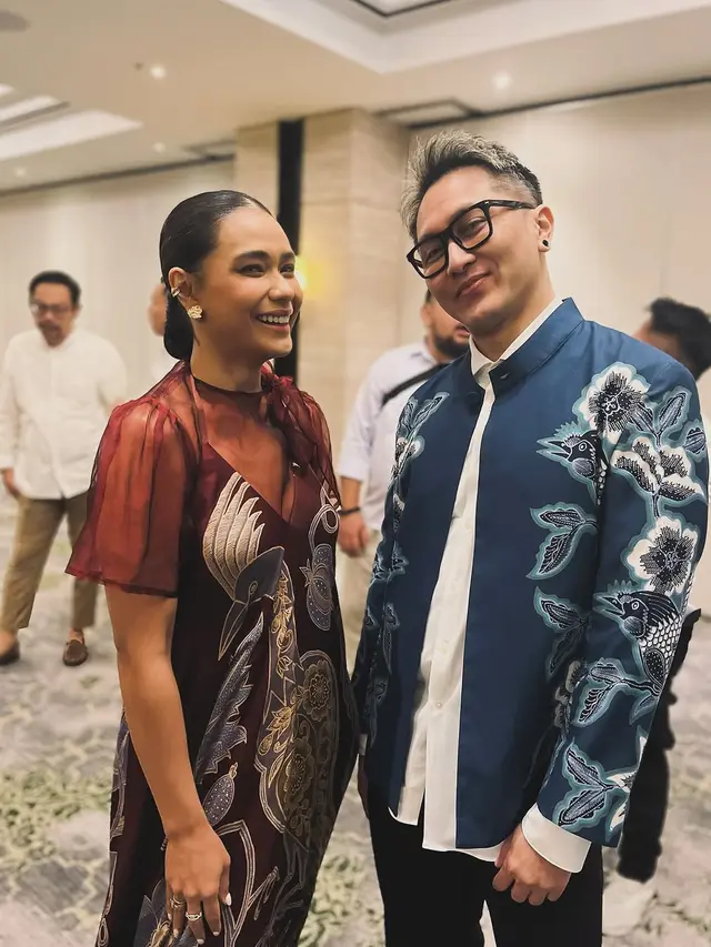 6 Potret Kompak Sara Wijayanto dan Adinia Wirasti di Pernikahan Saudara Laki-laki - Hot Liputan6.com