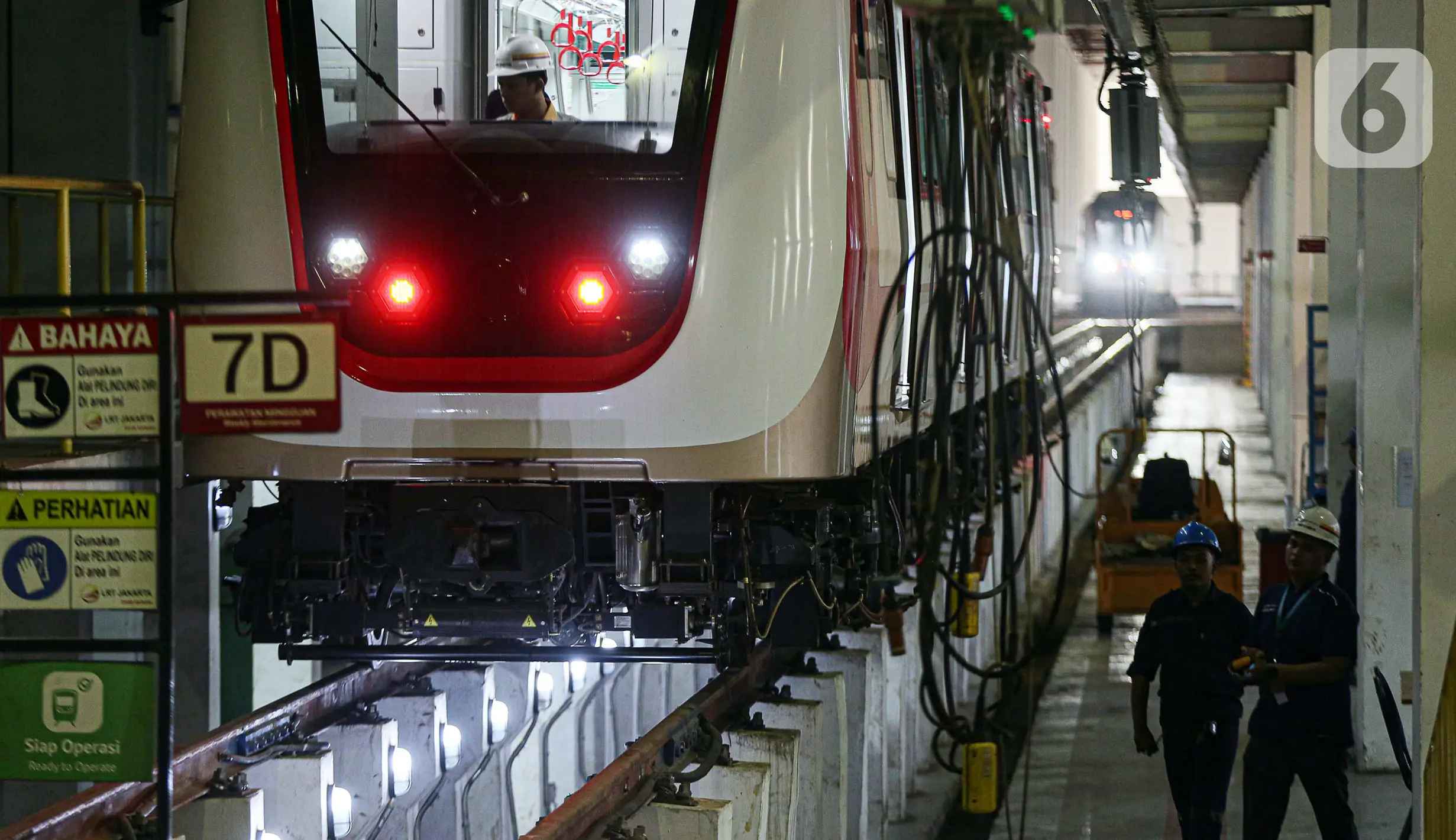 Melihat Perawatan Kereta LRT Jakarta di Depo Stasiun Pegangsaan Dua - Foto Liputan6.com