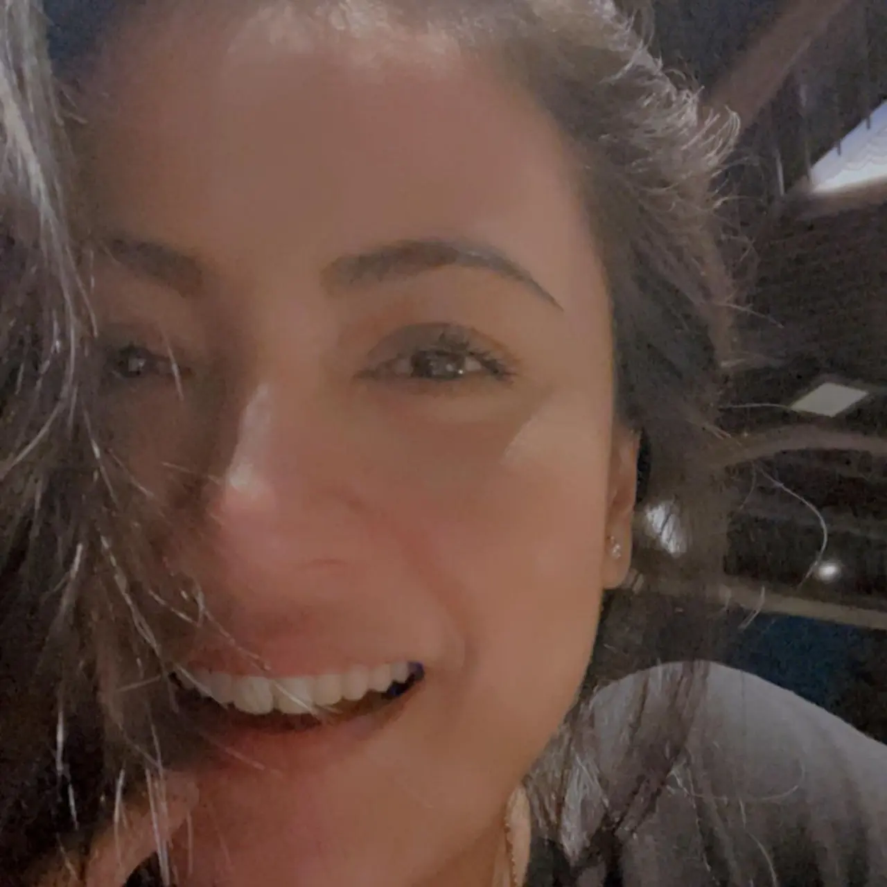 8 Potret Fera Feriska, Istri Fathir Muchtar yang Tetap Cantik di Usia ...