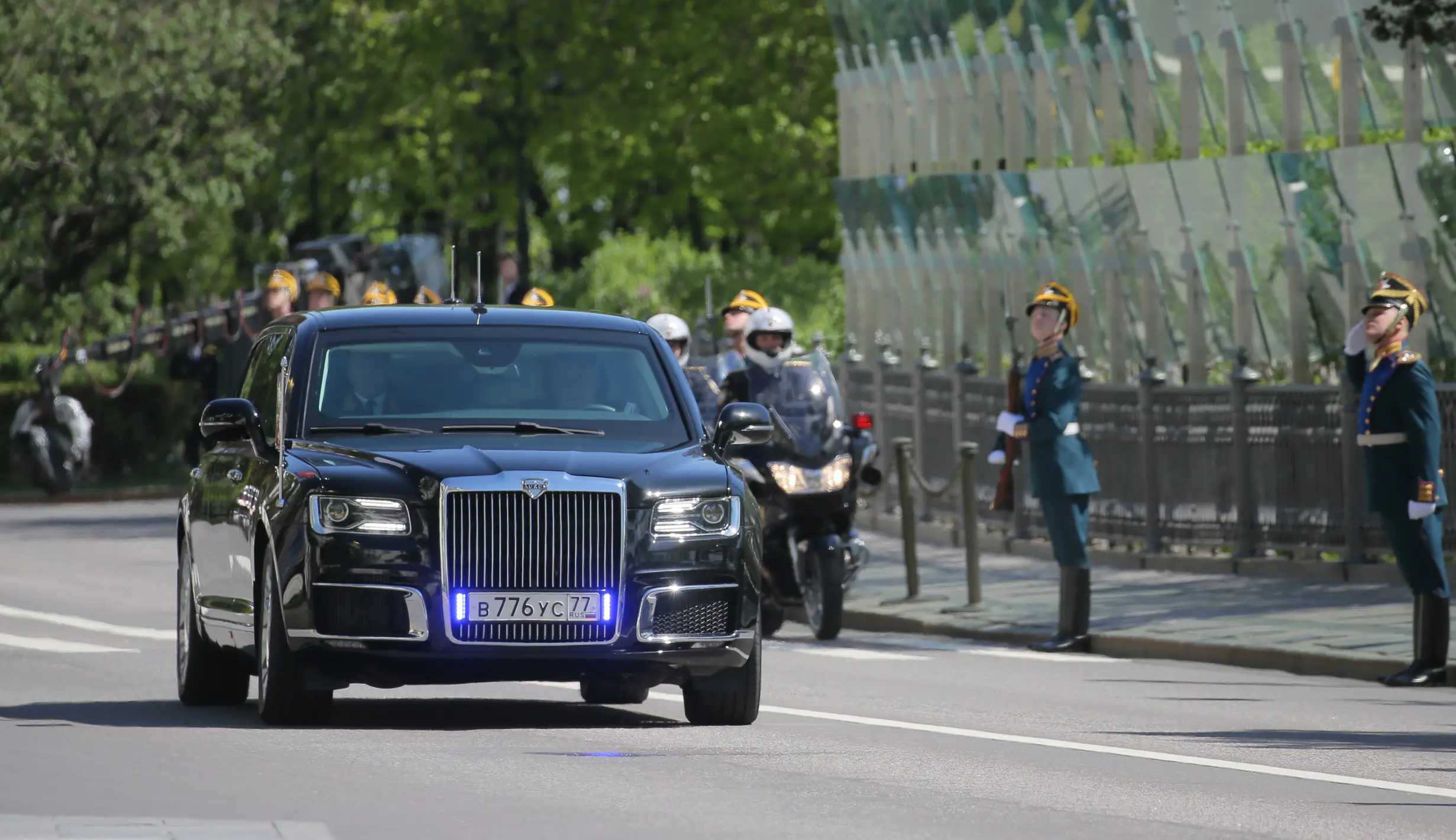 FOTO: Curi Perhatian, Limosin Baru Vladimir Putin yang Seharga Rp 2,7 ...