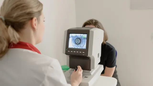 Ketahui Penyebab Mata Juling Beserta Tanda dan Cara Mengatasinya - Health Fimela.com