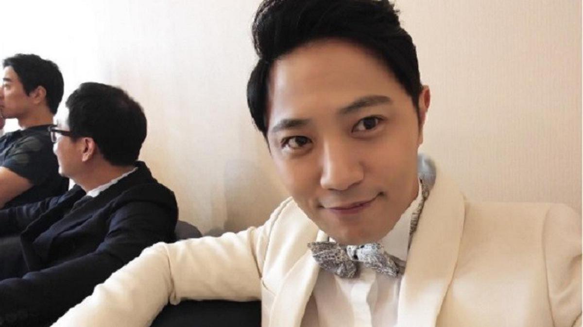 Kunjungi Indonesia, Jin Goo Tampil Menawan