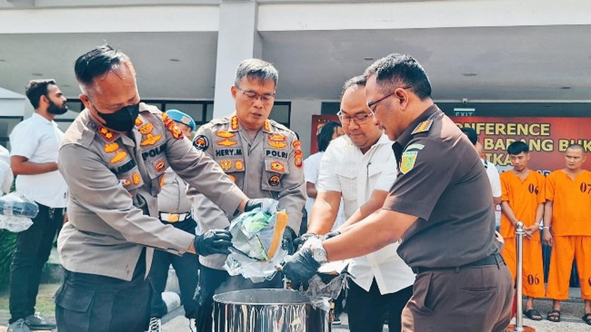 Tergiur Upah Rp50 Juta, Warga Riau Nekat Antarkan Sabu ke Bali ...