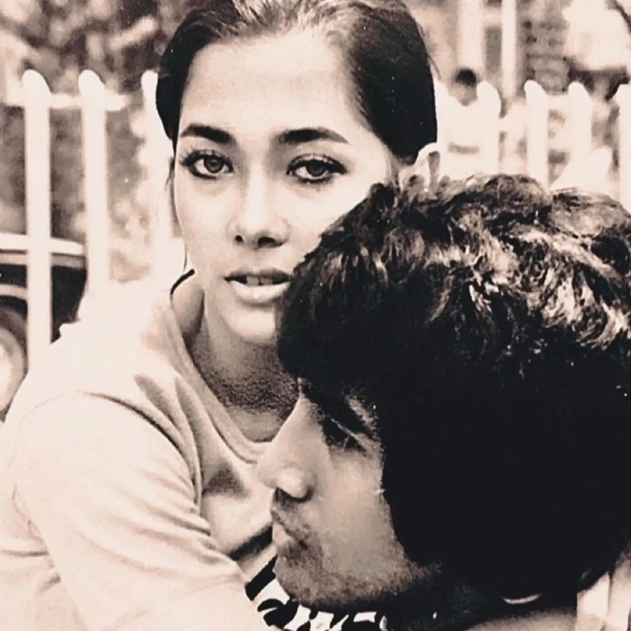 16 Tahun Kepergian Suami, Ini 6 Potret Lawas Widyawati dan Sophan Sophiaan - Hot Liputan6.com