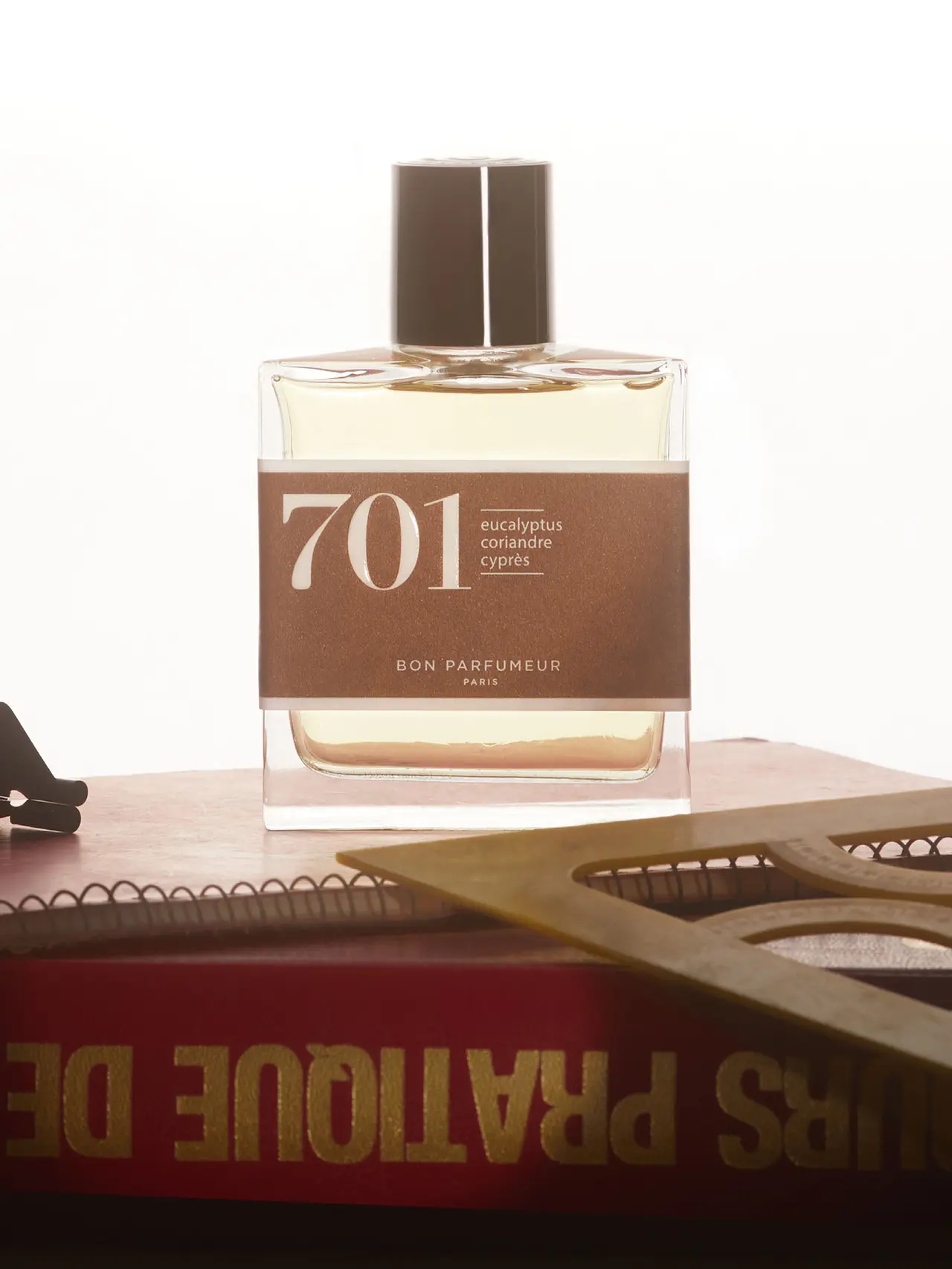 3 Rekomendasi Parfum Wanita untuk Musim Hujan, Sempurna Bangkitkan ...