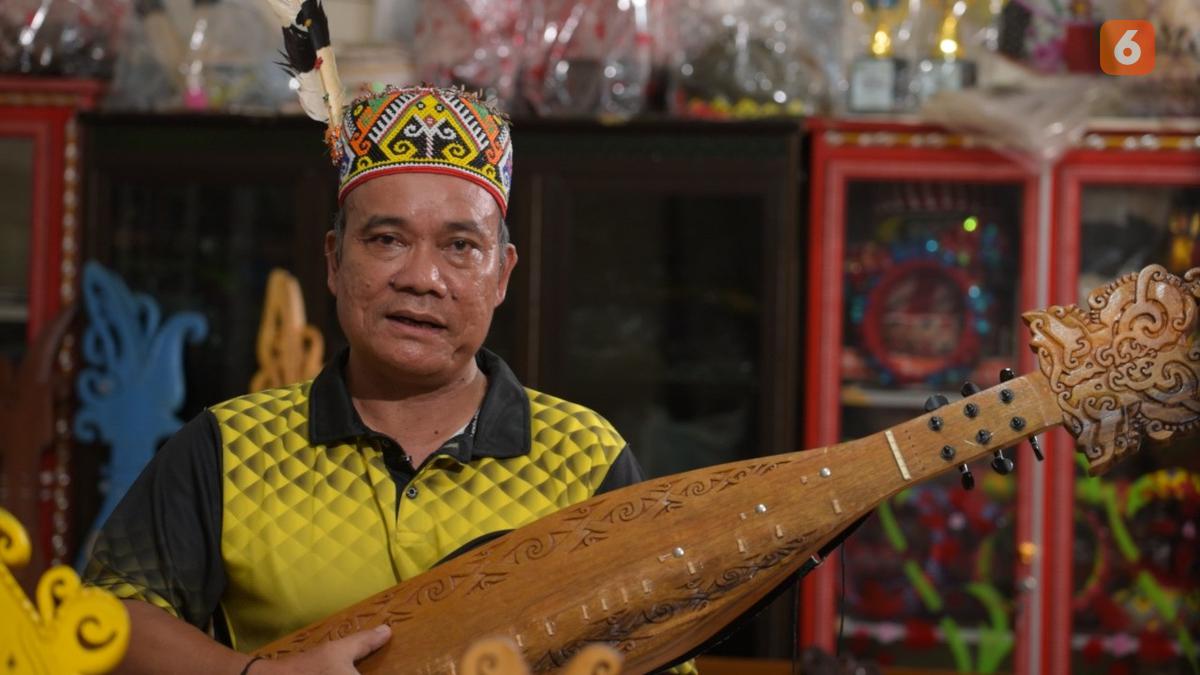 Sape, Alat Musik Petik Tradisional Suku Dayak yang Kisahnya Lahir dari ...