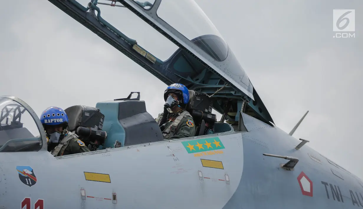 FOTO: KSAU, KSAD, dan KSAL Joy Flight Naik Sukhoi SU-30 - Foto Liputan6.com