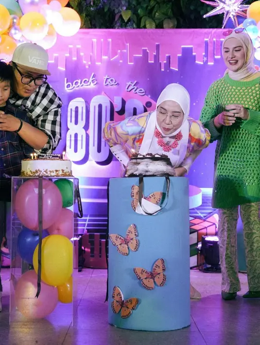 Potret Seru Pesta Ulang Tahun Ibunda Irish Bella dengan Tema Back to 80's - Foto Liputan6.com