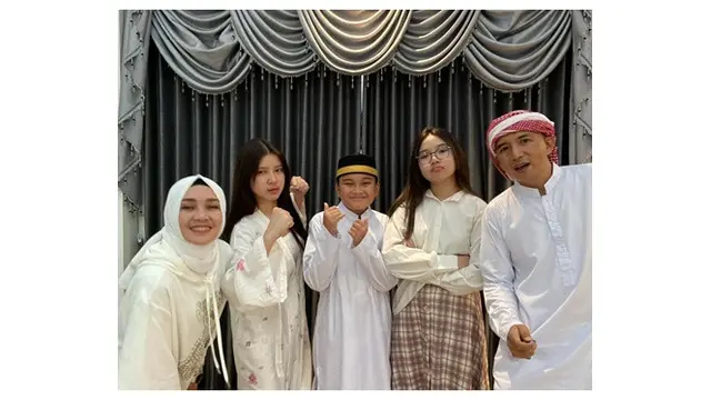 6 Potret Tiara Andini Bareng Ibu dan Adik di Momen Lebaran, Selalu Ada ...