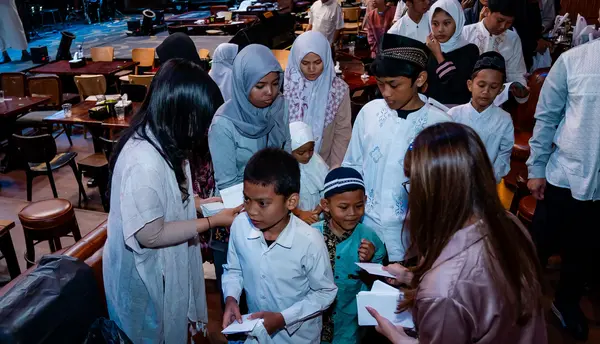 Memahami Dzikir: Arti, Macam, dan Keutamaan dalam Mengamalkannya ...