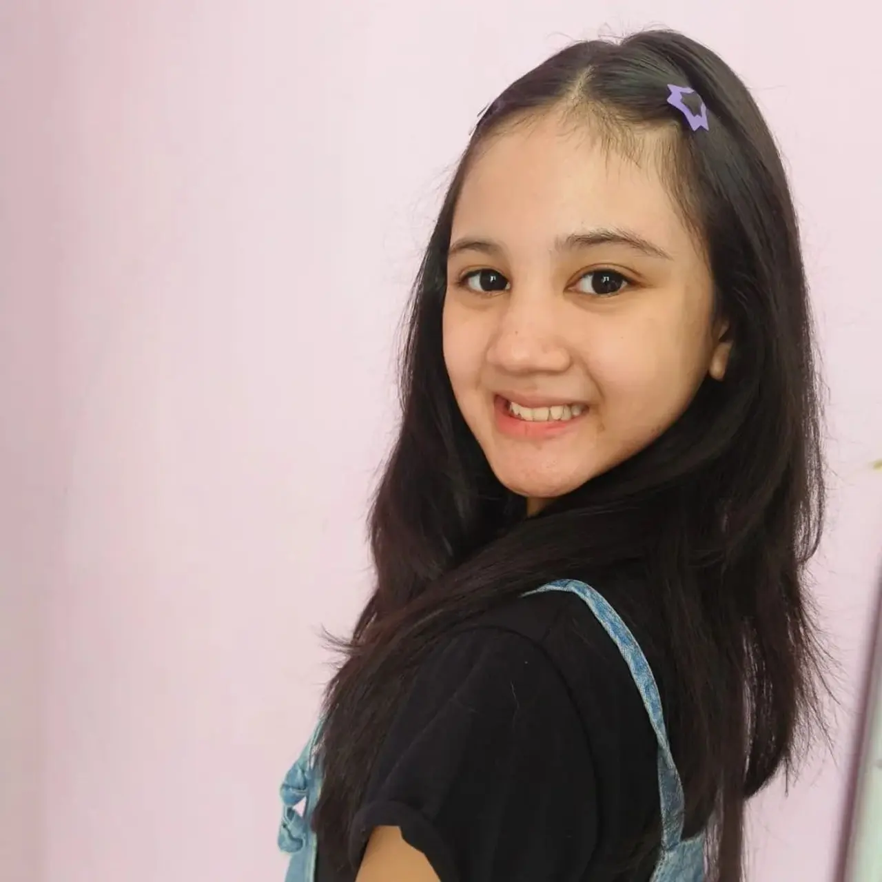 6 Potret Messi Gusti Pemeran Zira Kecil di Film 172 Days, Artis Cilik Berusia 12 Tahun - Hot ...