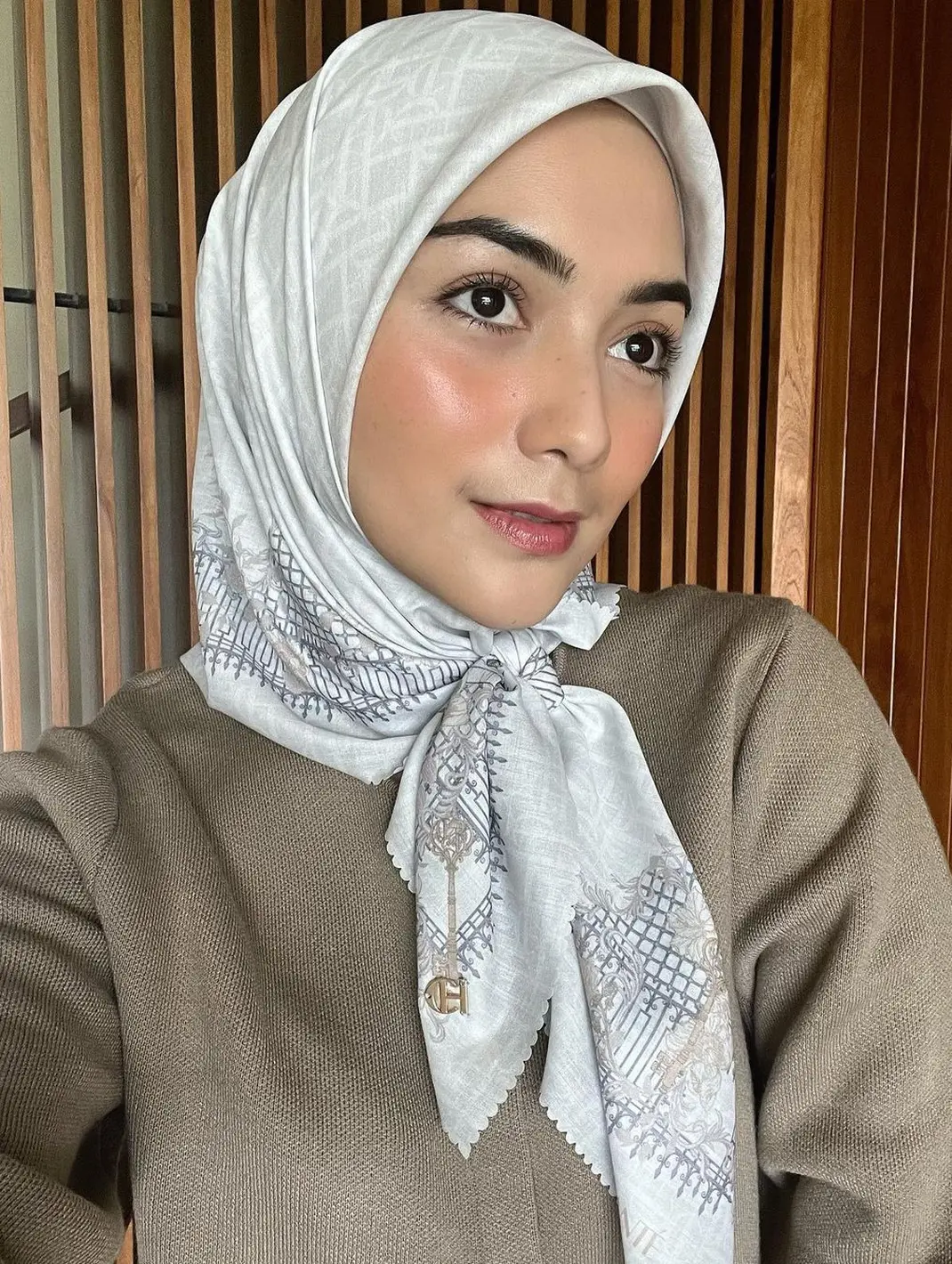 6 Ide Styling Hijab Formal ke Kantor Anti Ribet dari Lesti Kejora ...