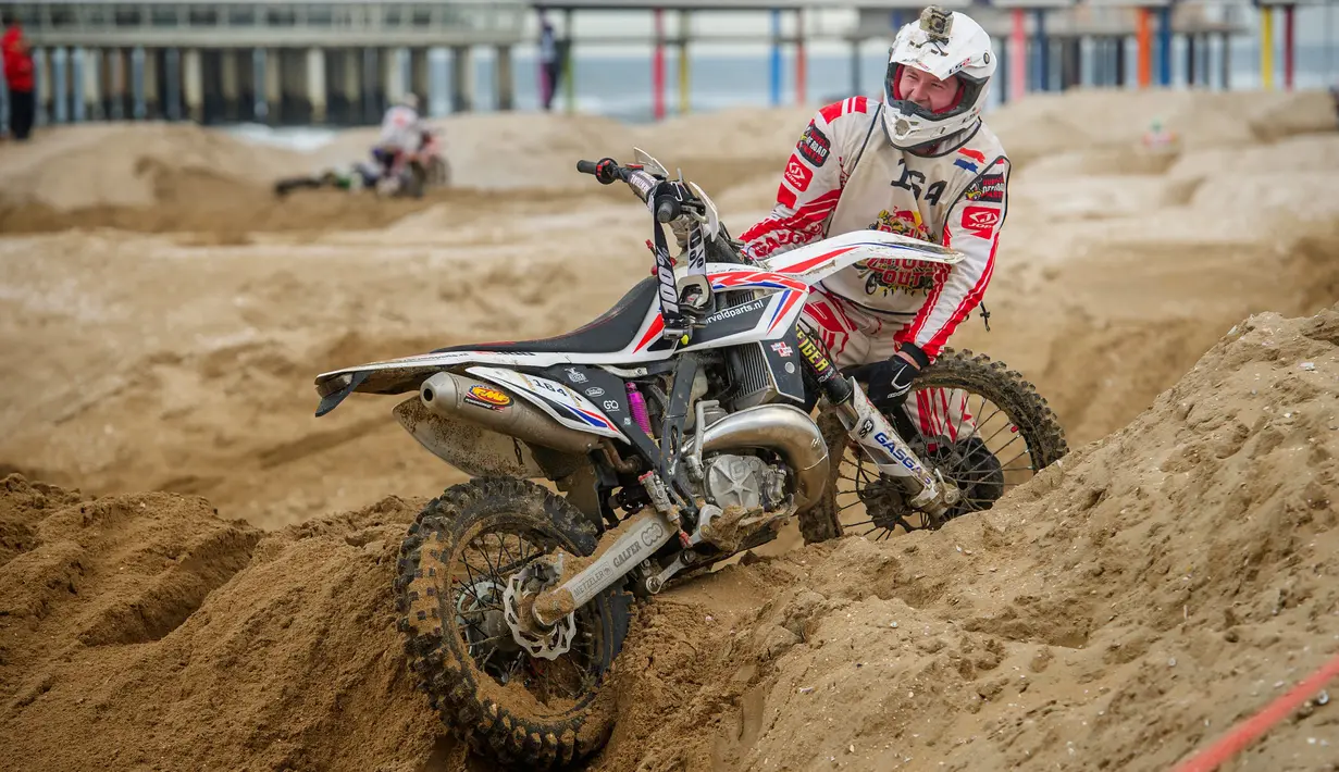 Ribuan Crosser Unjuk Kebolehan di Trek Pantai Den Haag - Foto Liputan6.com