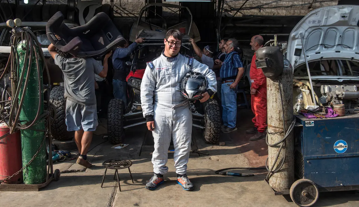FOTO: Lucas Barron Jadi Pereli Down Syndrome Pertama di Dakar Rally ...