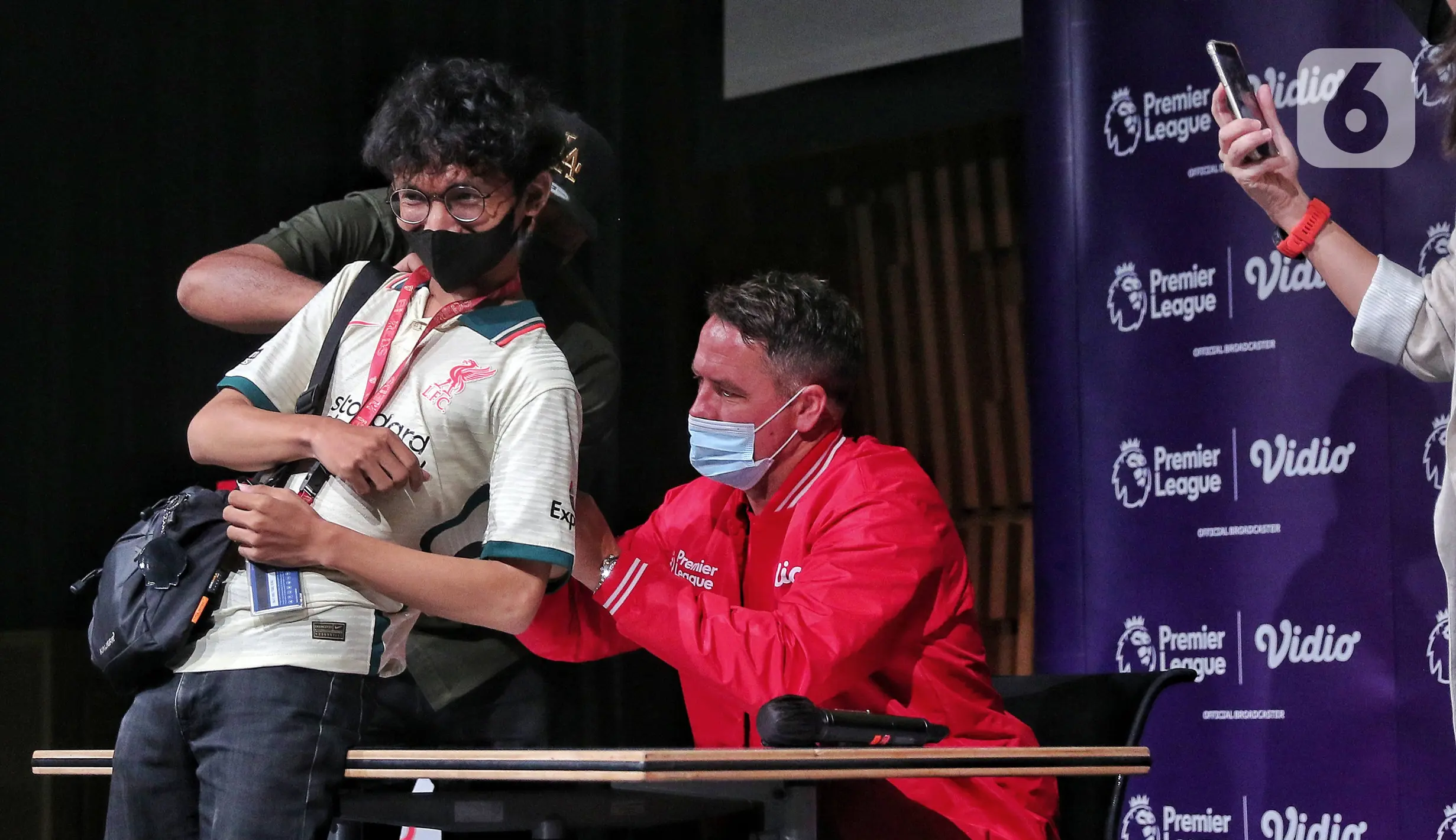 Michael Owen Berbagi Pengalaman Sepak Bola kepada Penggemar di ...