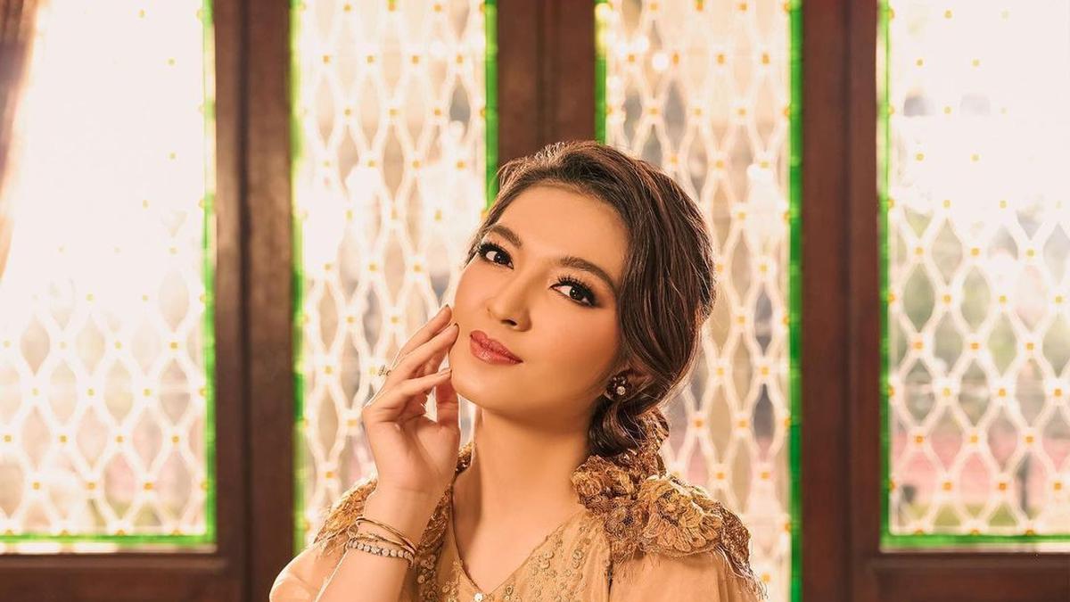 8 Potret Gaya Selvi Ananda, Tampil Menawan Gaya Ningrat hingga Eonni Korea