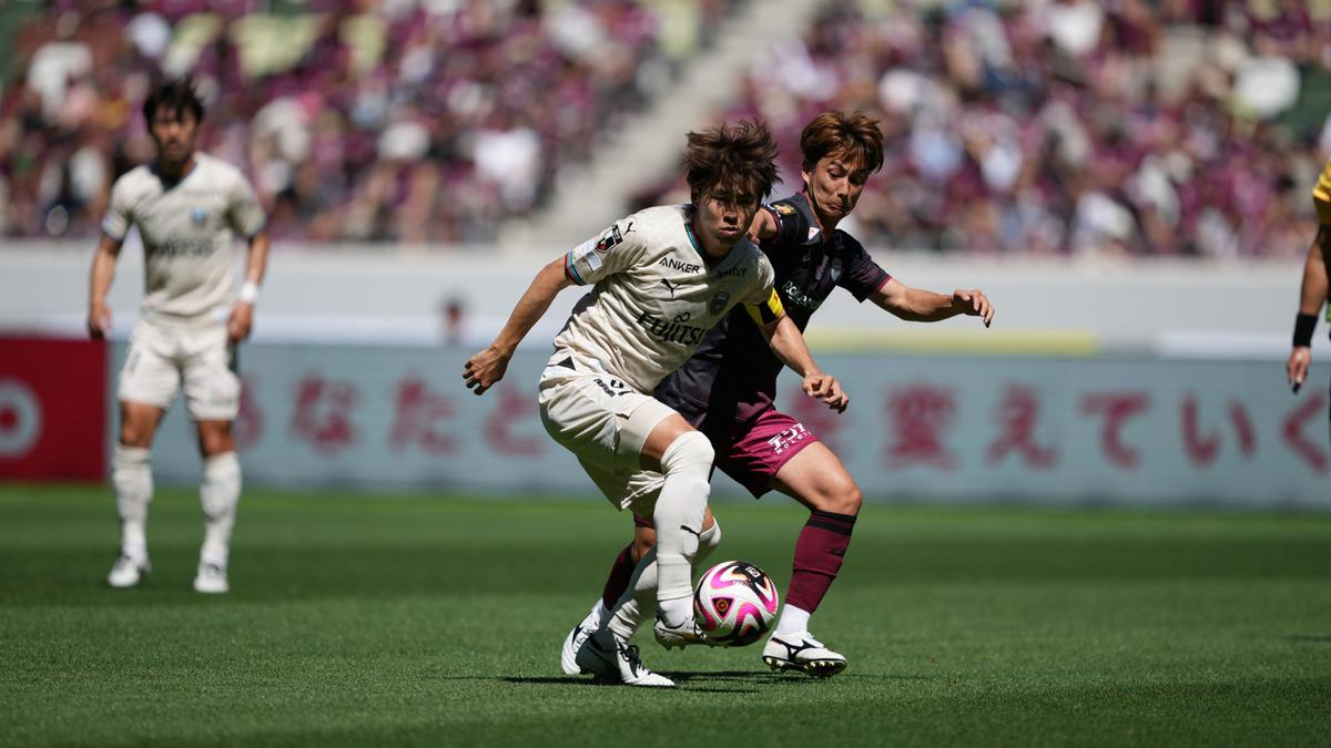 Foto: Kawasaki Frontale Vs Vissel Kobe, Pertarungan Dua Tim Beda Misi ...