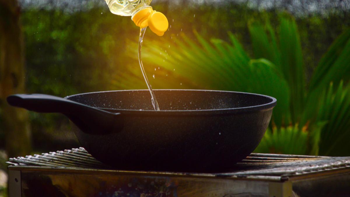 Cara Sederhana Bikin Minyak Goreng Lebih Irit saat Memasak, Perhatikan ...