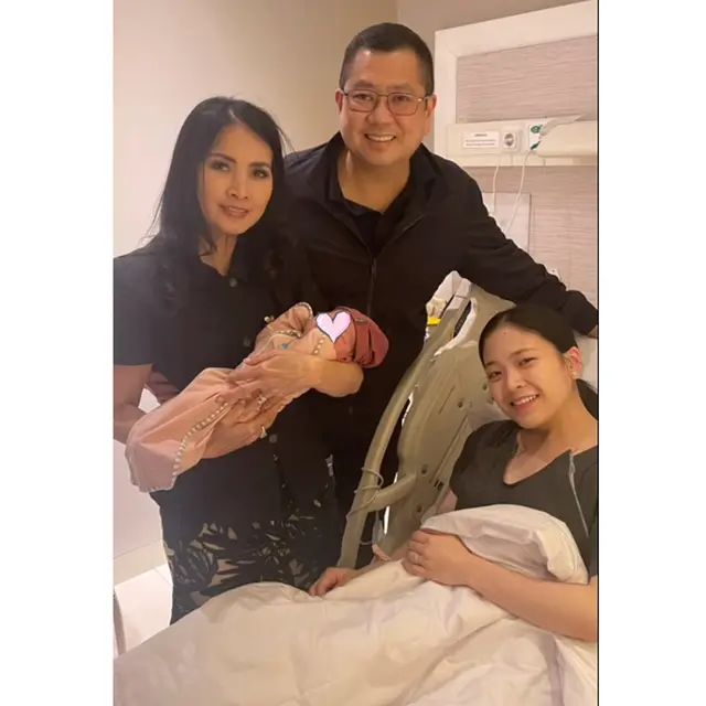 6 Potret Jessica Tanoe Dijenguk Keluarga Usai Lahiran, Valencia Tanoe ...