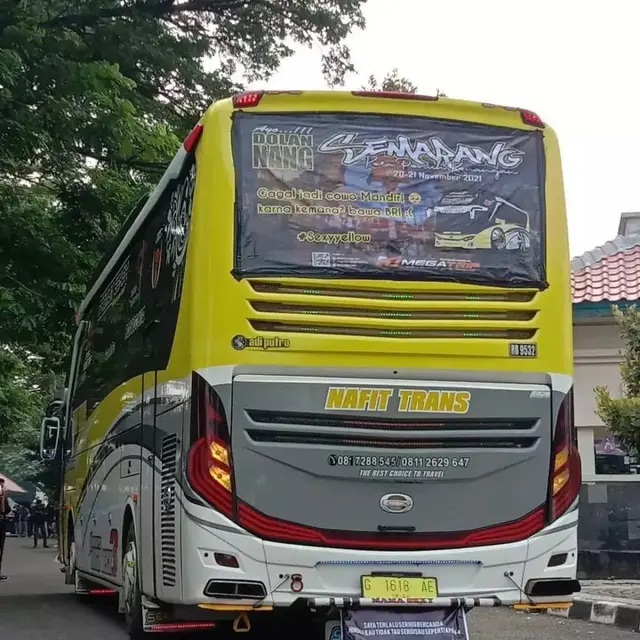 10 Potret Tulisan Kocak di Belakang Bus Pariwisata Ini Bikin Tepuk Jidat - Hot Liputan6.com