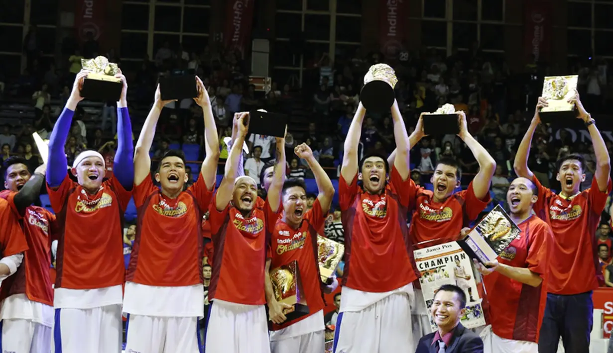 Satria Muda Britama Kampiun NBL Indonesia 2015 - Foto Bola.com