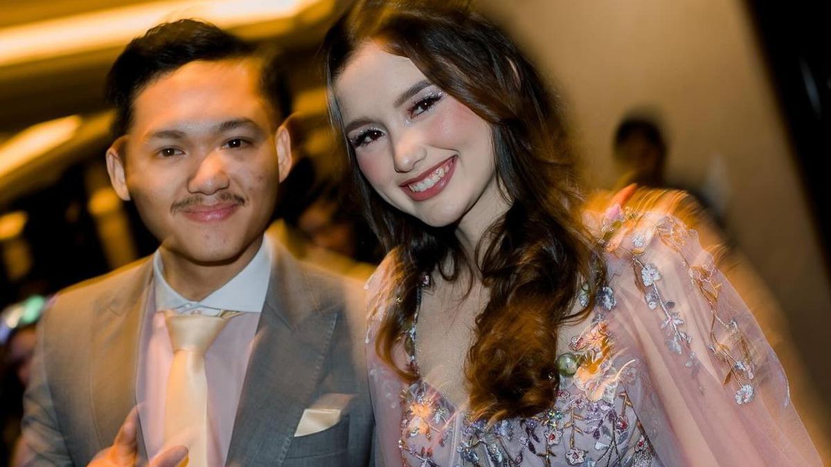 Azriel Hermansyah dan Sarah Mezel Tak Terpikir Nikah Muda: Kerja Dulu ...