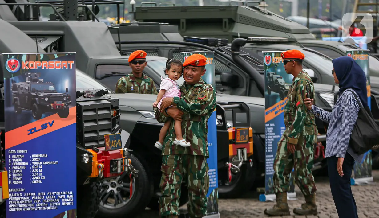 Jelang HUT Ke-78, Warga Antusias Kunjungi Pameran Alutsista TNI di Monas - Foto Liputan6.com