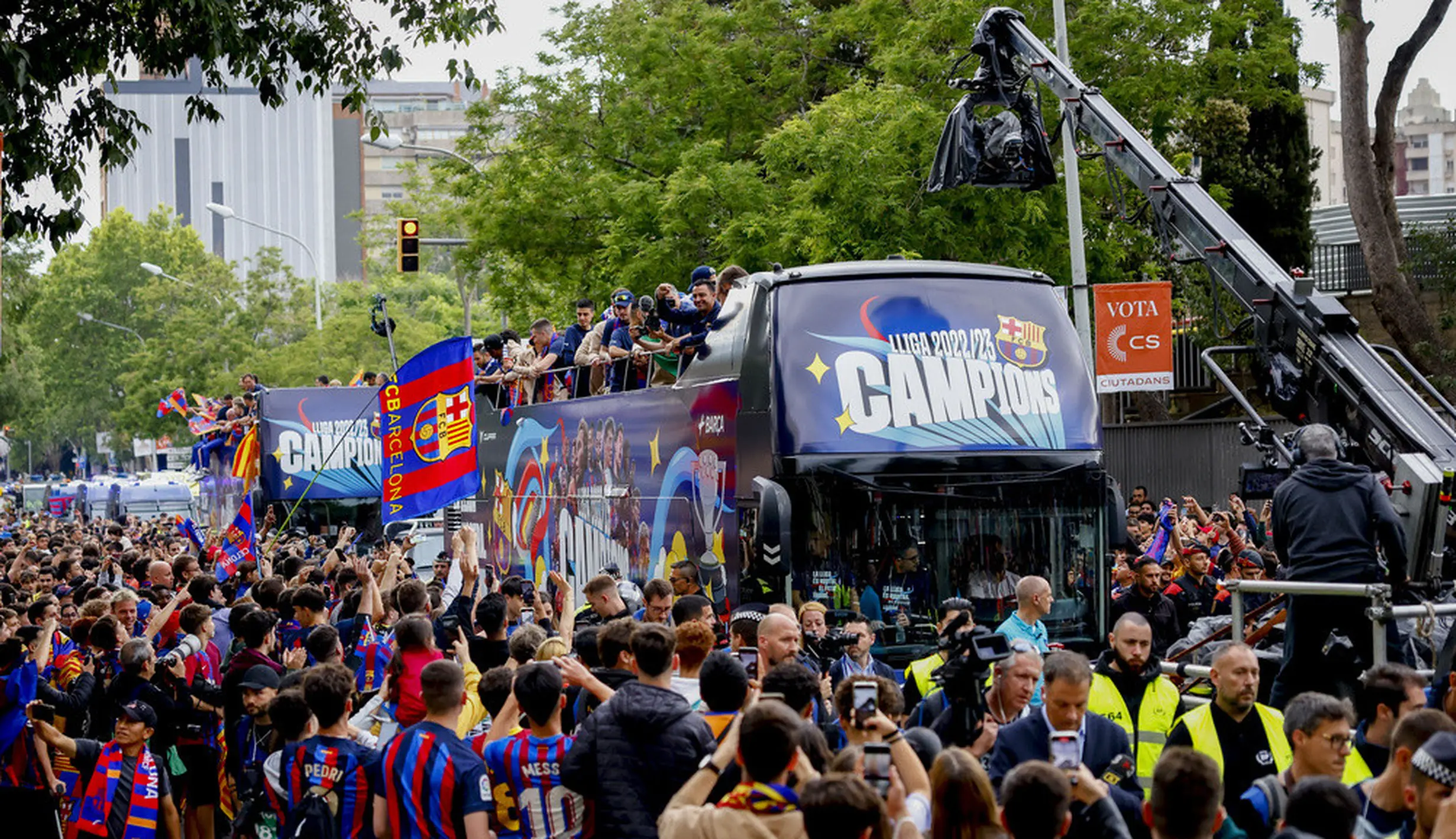 Barcelona Gelar Parade Bus Atap Terbuka Rayakan Juara Liga Spanyol ...