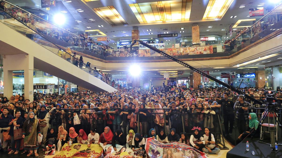 Sejak Pagi Fans Jejali Venue Meet and Greet Ranveer dan Ishani ...