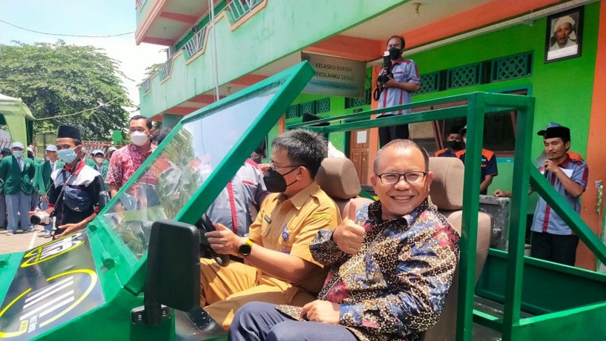 Menjajal Tirex, Mobil Listrik Ciptaan SMK Swasta di Sidoarjo - Jatim ...