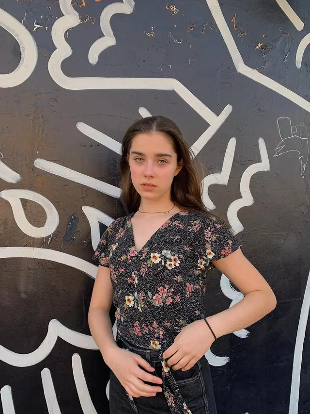 6 Potret Terbaru Pemeran Judy Warren di Film 'The Conjuring', Sudah ...