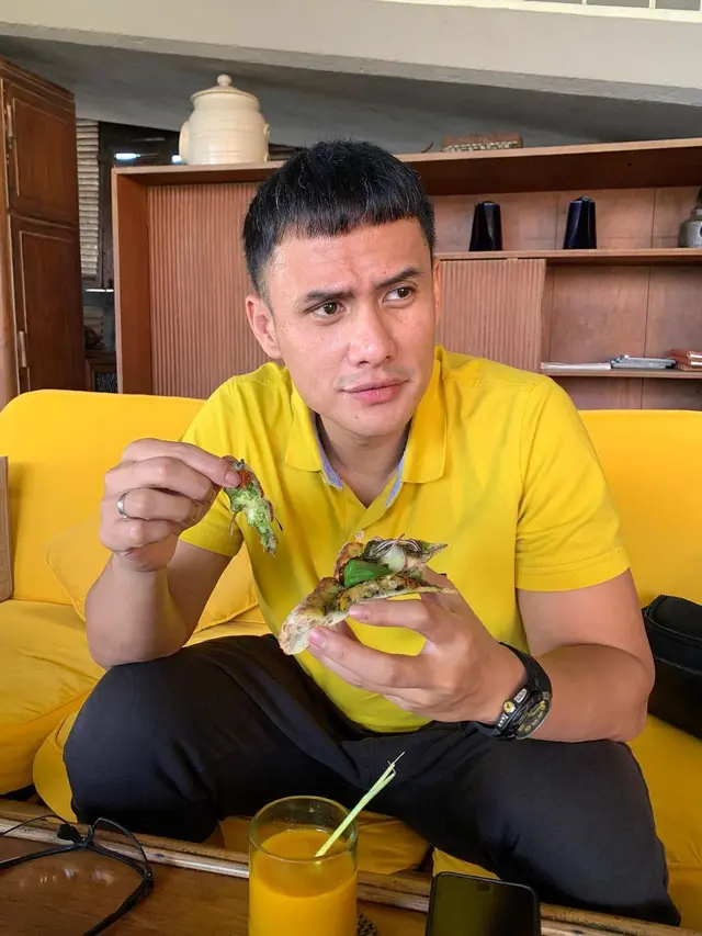 7 Potret Choky Sitohang Berambut Poni Bak Aktor Korea, Banjir Pujian ...