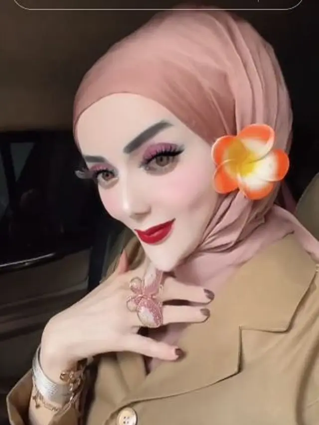 6 Potret Terkini Yuni Jasmine, PNS Lampung yang Viral Karena Dagunya ...