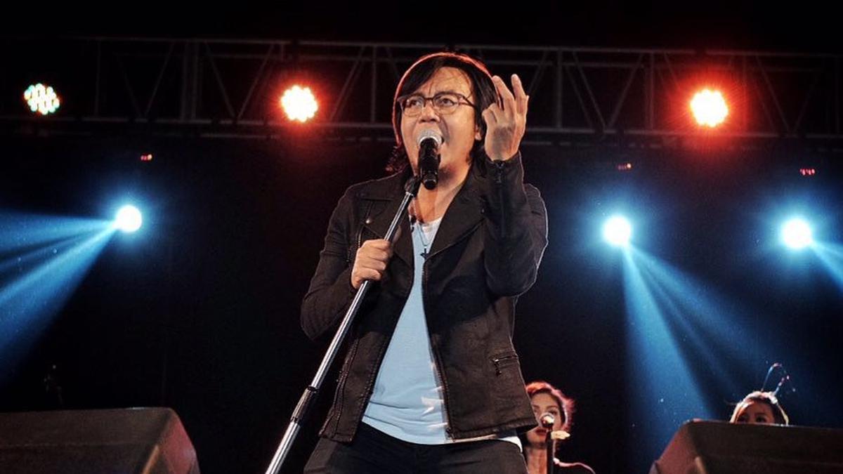 Benarkah Ari Lasso dan Ashraff Sinclair Berciuman?