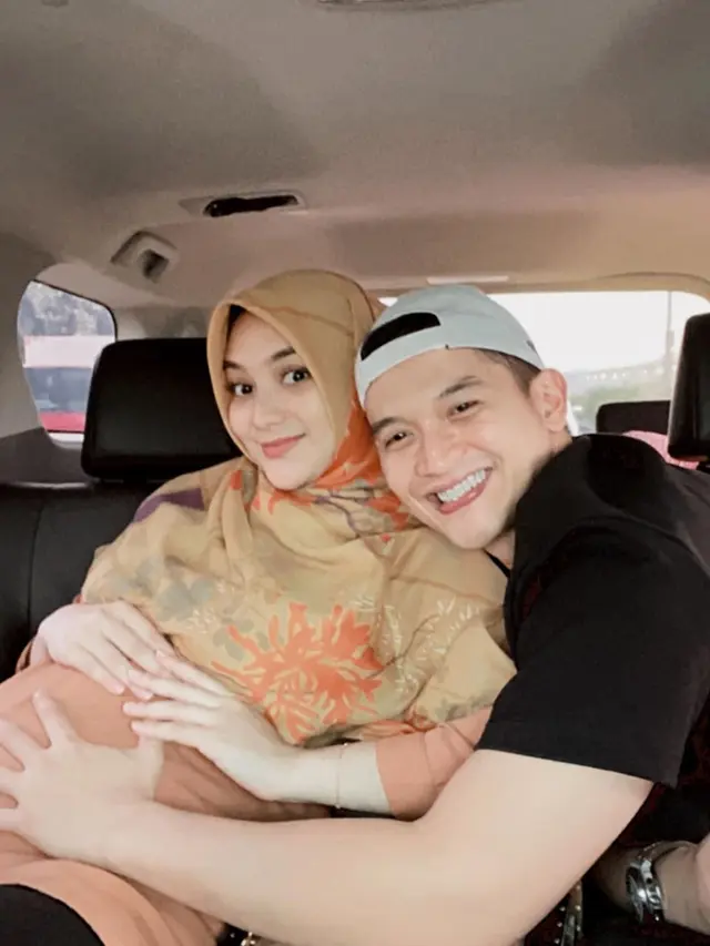 Segera Dikaruniai Anak, Ini 6 Potret Manis Rezky Aditya Peluk Baby Bump Citra Kirana - Hot ...