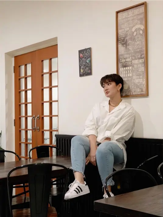 Pesona Melly Mono Eks Vokalis She yang Tampil Awet Muda Jelang Usia 40 ...