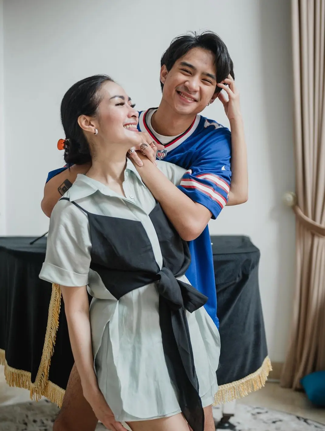 Dapat Hadiah Mahal dari Iis Dahlia, 10 Potret Kejutan dan Perayaan Ultah Devano ke-21 - Photo ...