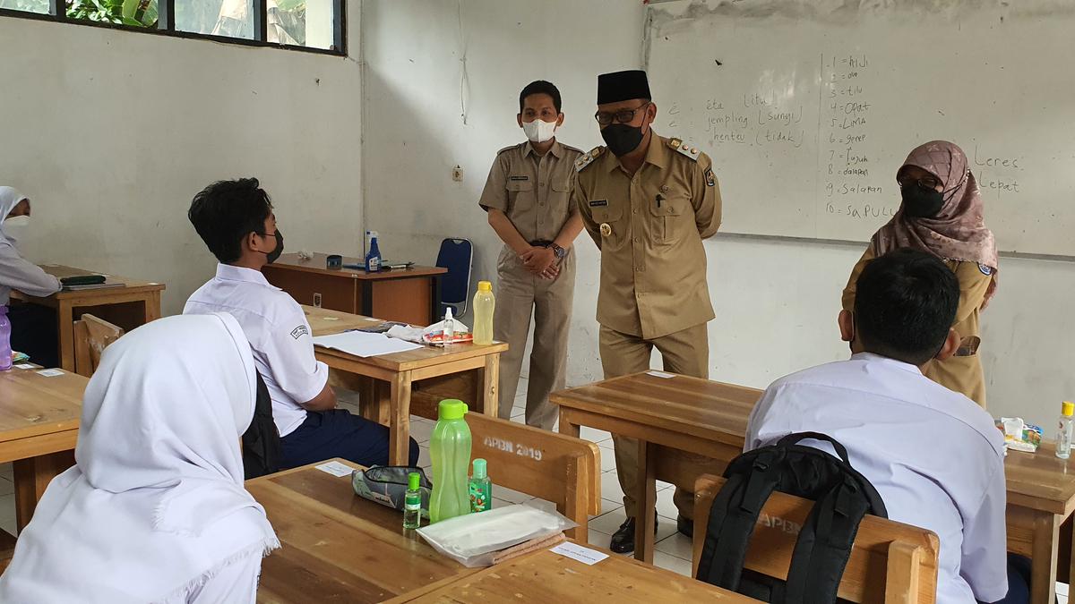 1 Pelajar di SMP Negeri 2 Depok Positif Covid-19, PTM Terbatas ...