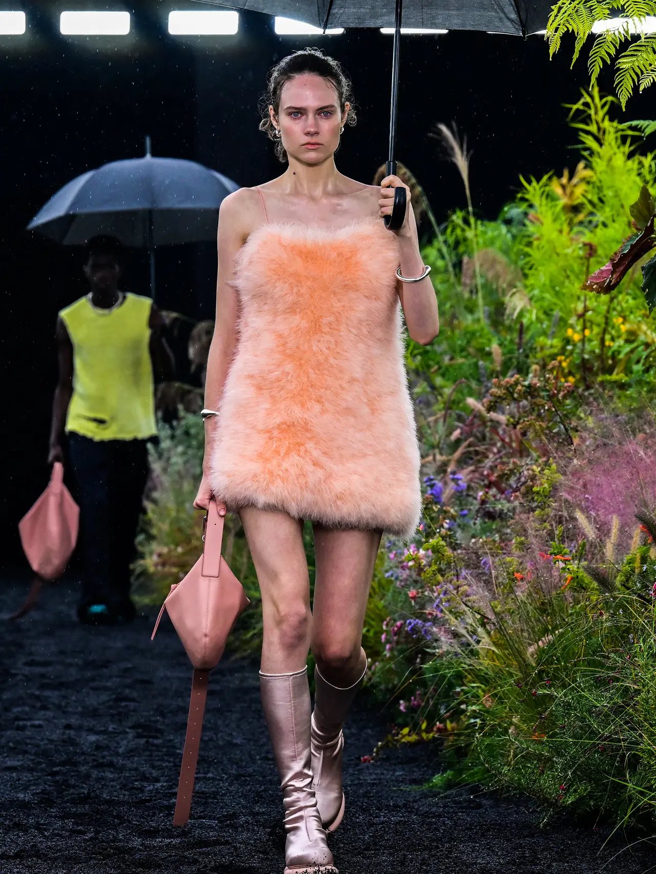 Warna Peach Fuzz Ditetapkan Sebagai Pantone Color of the Year 2024 ...