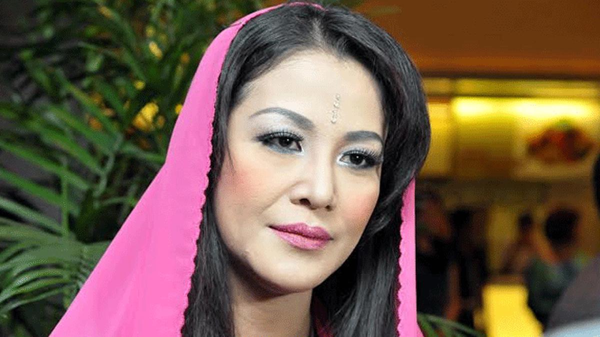 Punya Indra Keenam, Maria Eva Jadi Dukun