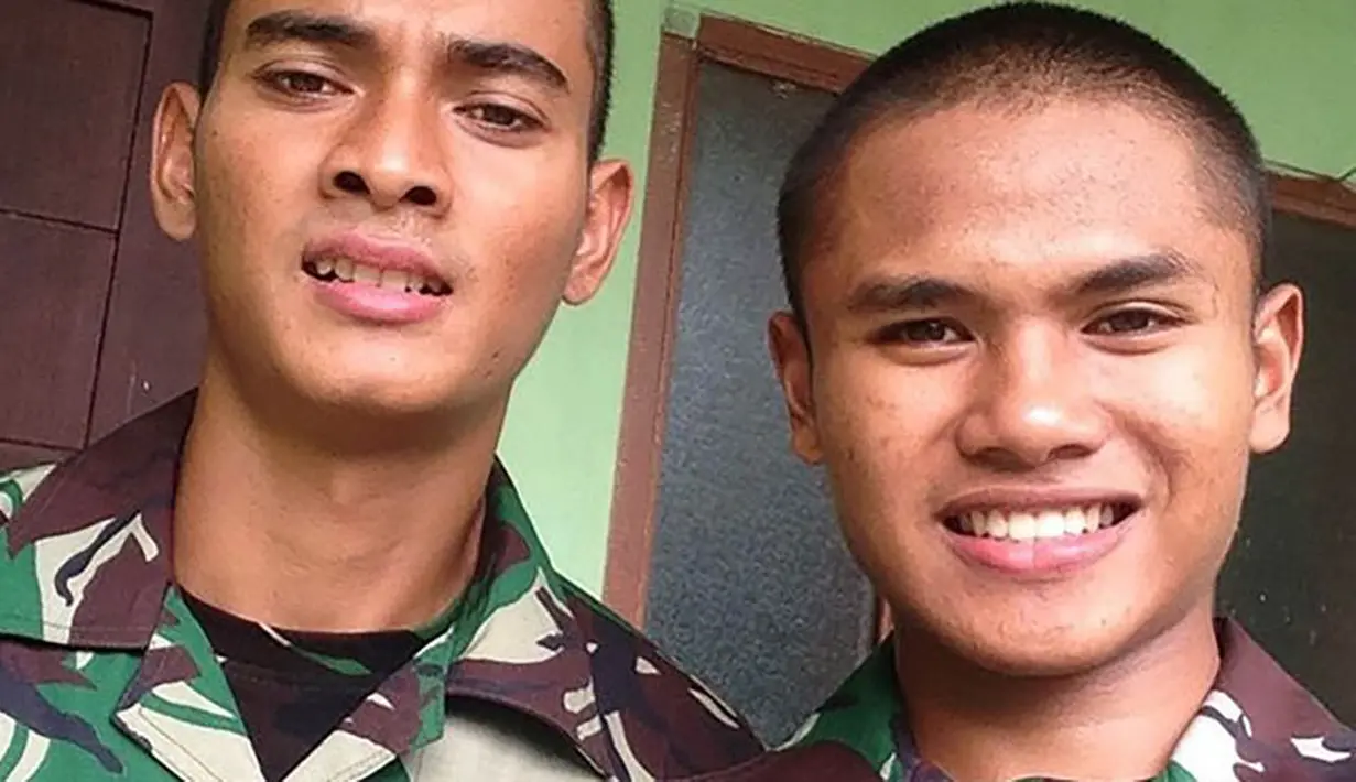 Gagahnya Skuat PS TNI dalam Balutan Seragam Militer - Foto Bola.com