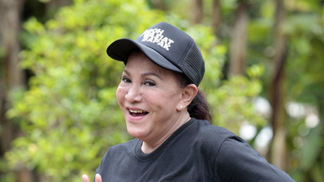Mpok Atiek Pilih Pengobatan Alternatif untuk Mengatasi Tumor Usus ...