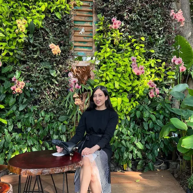 6 Potret Terbaru Helmalia Putri, Masih Betah Melajang di Usia 41 Tahun - Hot Liputan6.com