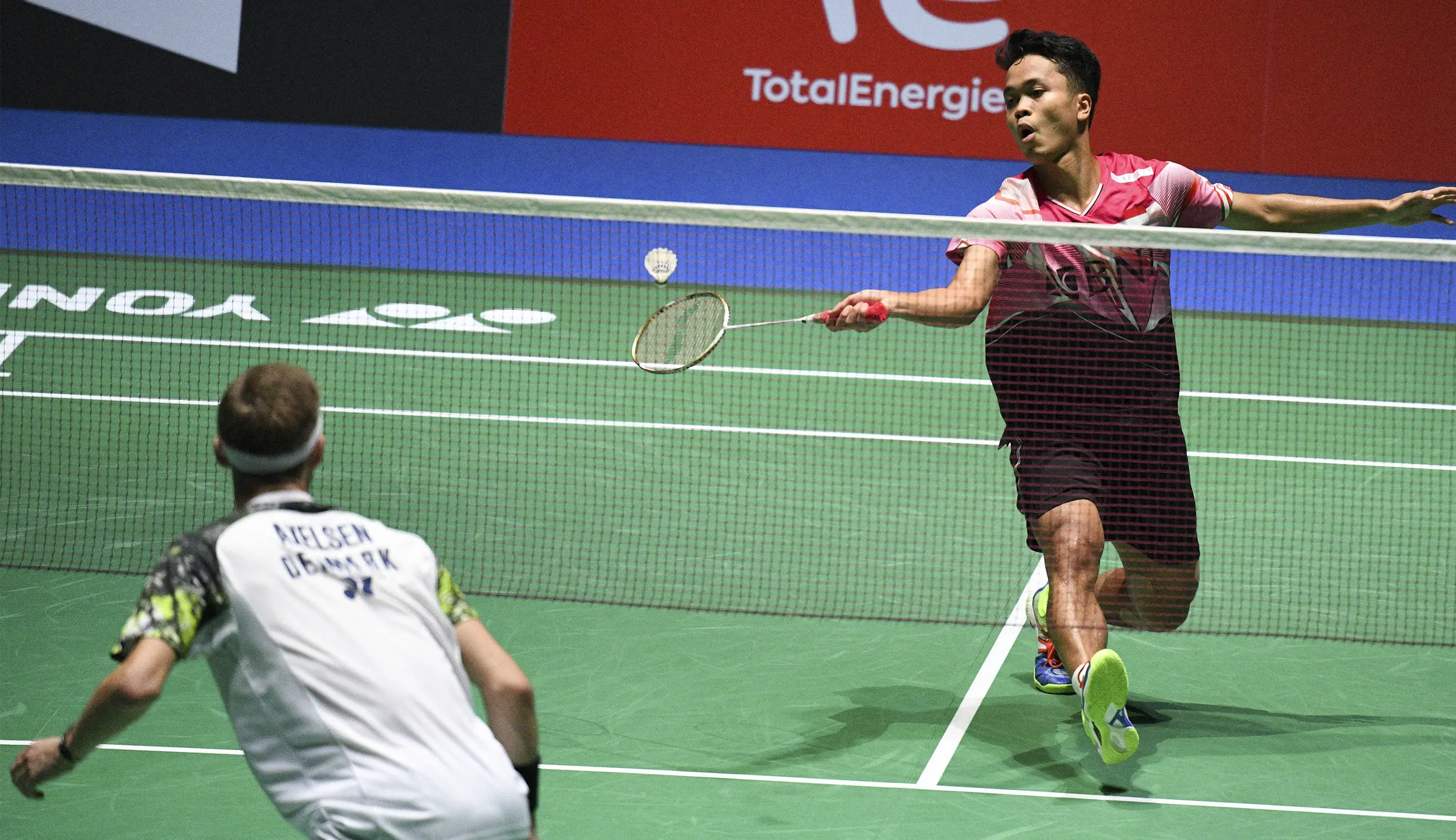 Foto: Anthony Sinisuka Ginting Kandas oleh Viktor Axelsen di Semifinal Kejuaraan Dunia ...