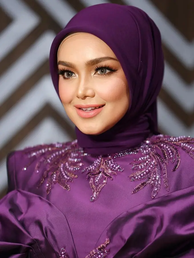 9 Potret Cantik Siti Nurhaliza dalam Busana Aneka Warna, Obati Rindu Fans Indonesia ...