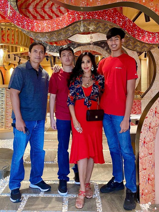 12 Potret Ganteng Marco, Anak Diah Permatasari yang Posturnya Hampir 2 ...