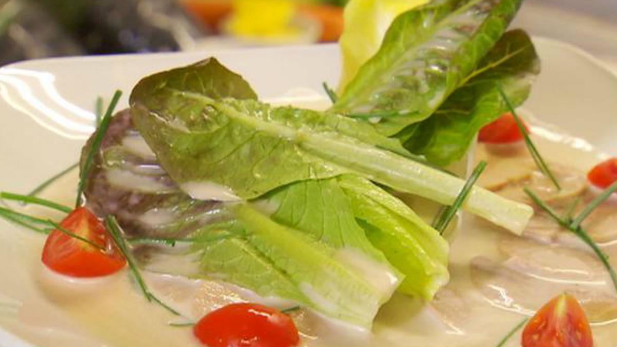 Keju Busuk hingga Testis Sapi, Ini 5 Makanan Aneh yang Bikin Penasaran ...