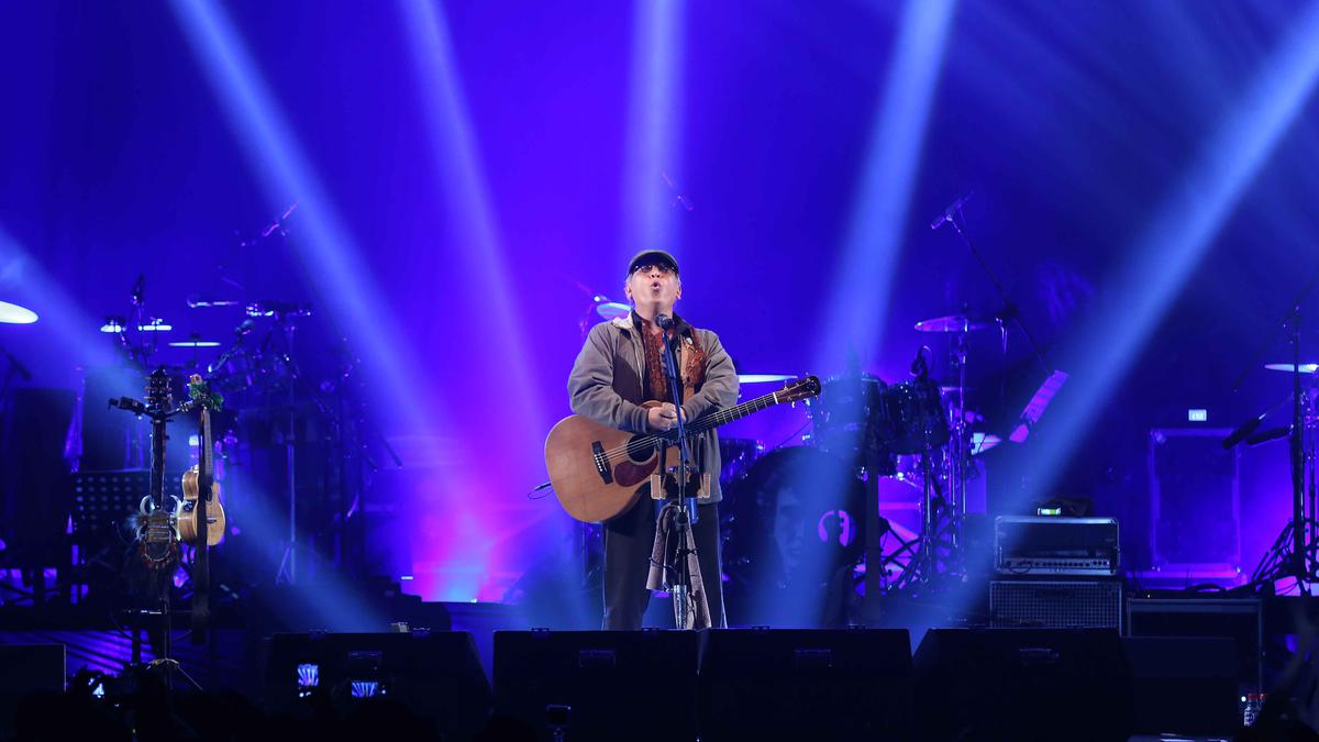 Iwan Fals Nyanyi Seriosa di Konser Untukmu Indonesia