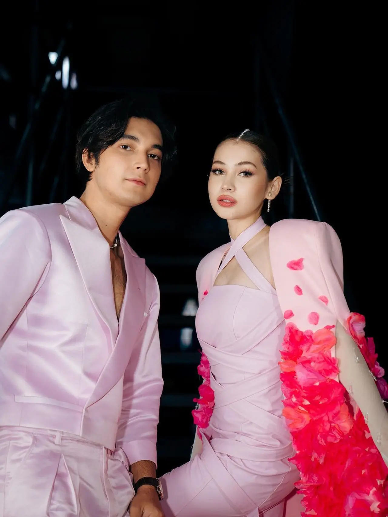 8 Potret Mesra Sandrinna Michelle dan Junior Roberts, Gaya Pacaran ...