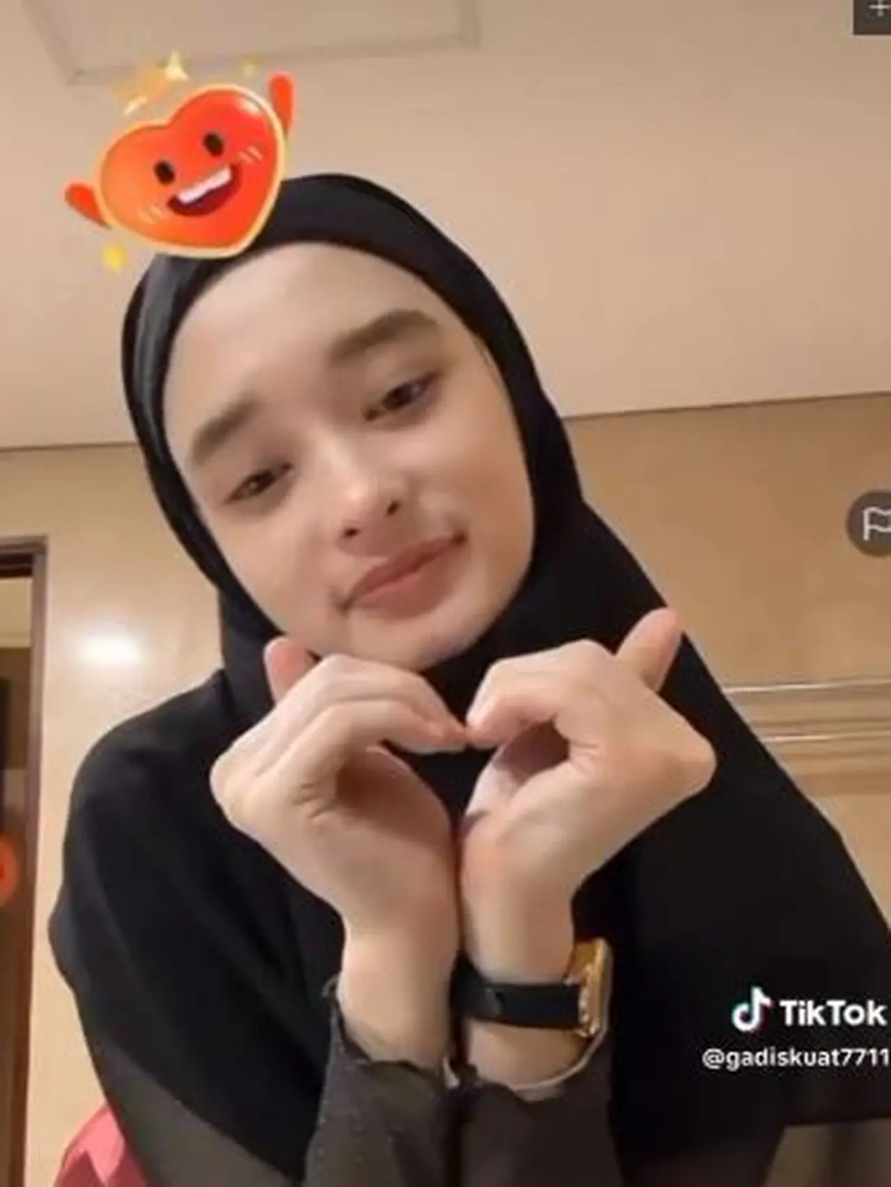 Terima Tantangan Netizen, Ini 6 Potret Inara Rusli saat Hapus Makeup ...